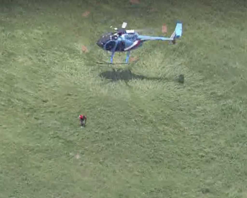 Like a Boss: Cop Jumps Out of Helicopter, Totally Owns Fleeing Suspect ...