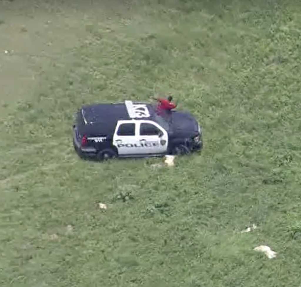 Like a Boss: Cop Jumps Out of Helicopter, Totally Owns Fleeing Suspect ...