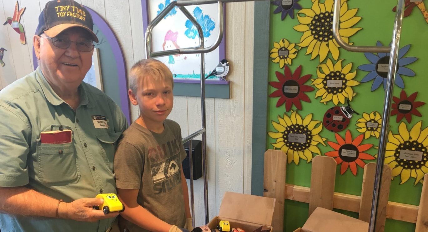 This Elderly Utah Man’s ‘Tiny Tim Toy Factory’ Brings Festive Cheer to ...