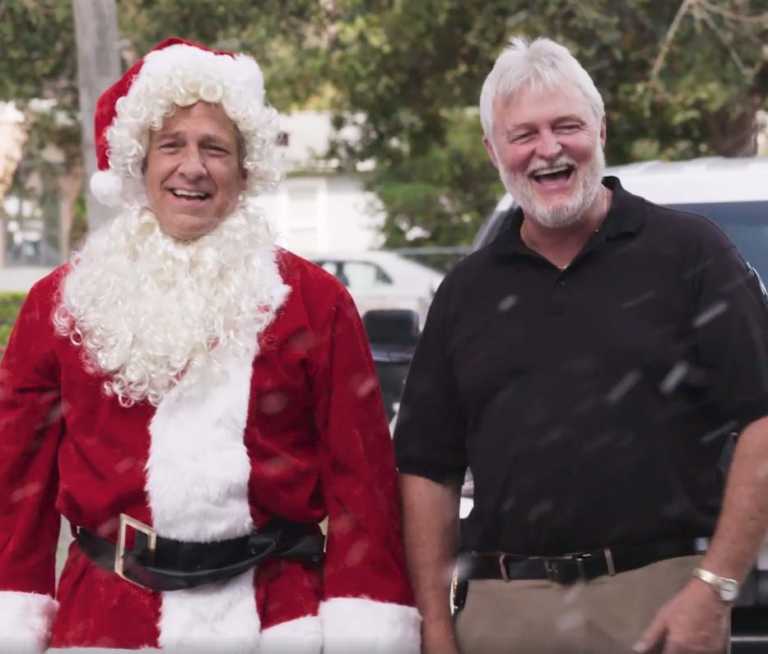 Meet the Real Life Santa Claus Who is Saving Christmas for Children in ...