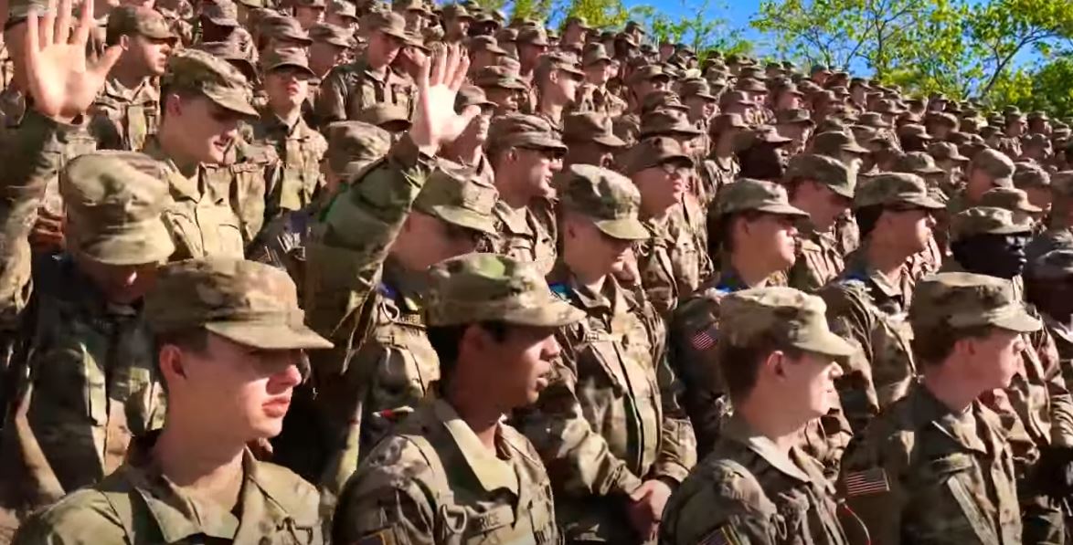 Thousands of Army Personnel Sing Worship Songs, Hundreds Give Their ...