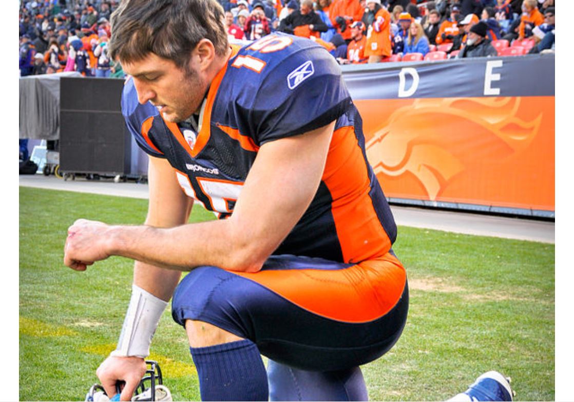 Tim Tebow Finally Breaks Silence About Viral Photo of Him Kneeling on ...