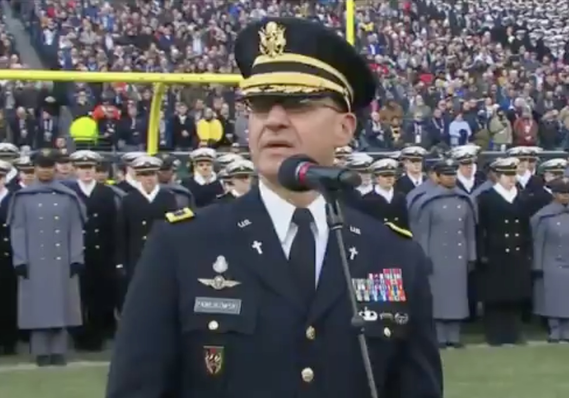 Watch Military Chaplain’s Powerful Prayer to ‘God of Wonders’ at Army ...