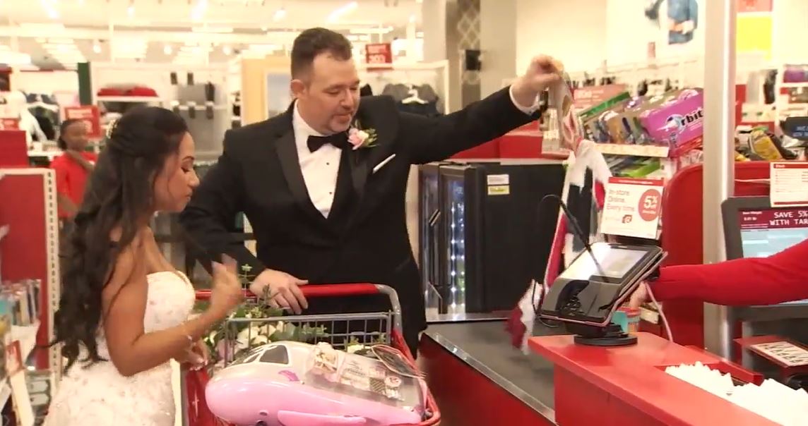 The Awesome Reason These Newlyweds Stopped Wedding Reception and Sent ...