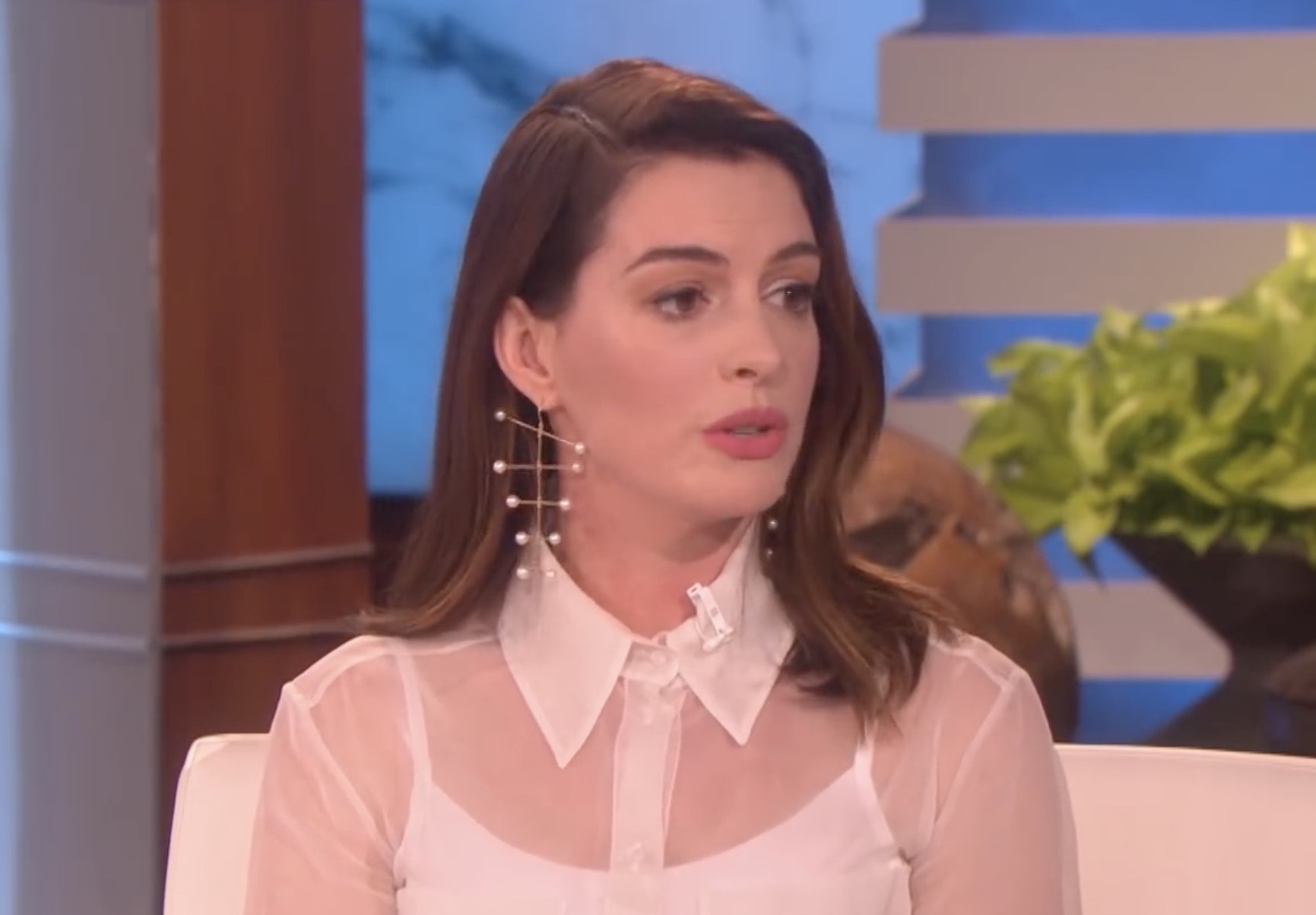 Anne Hathaway Gives Up Alcohol Because She Doesn’t Like Who She Is When ...
