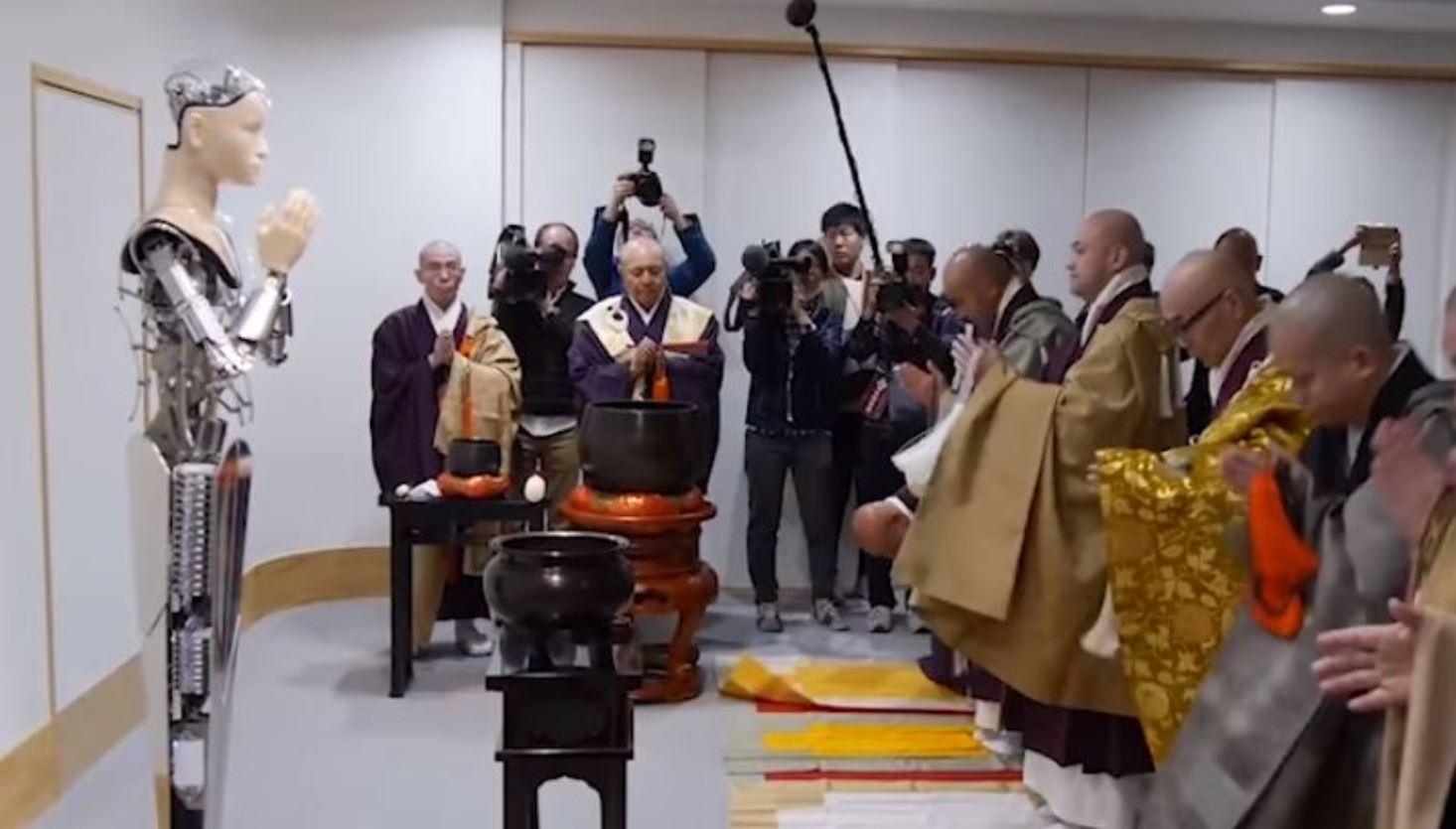 Japanese University Invents ‘Robot God’ to Preach at Buddhist Temples ...