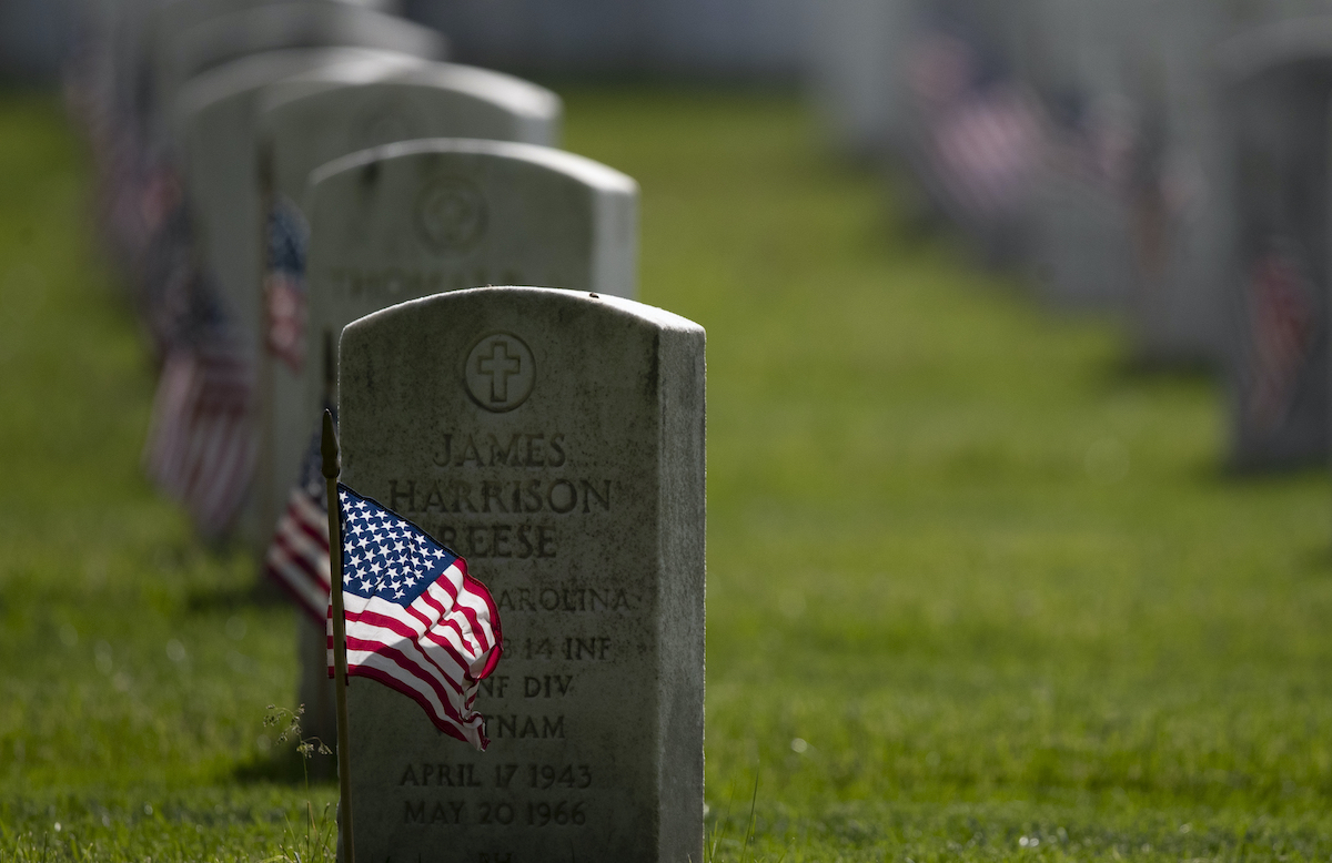‘This Is So Kind’: Woman Visits Graves of Fallen Soldiers for Those Who ...