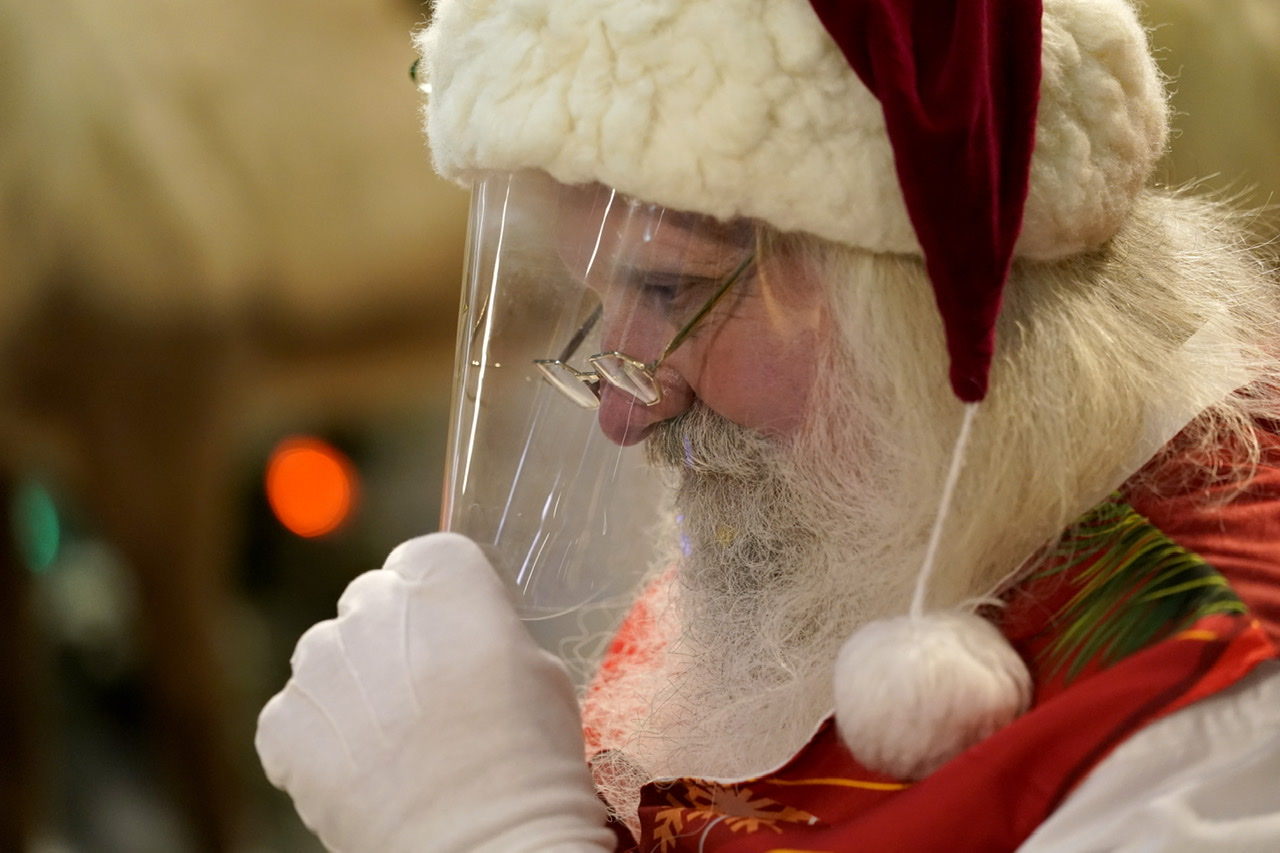 Politically Correct Mall Santa Tells Crying Boy He Won’t Bring Him a ...