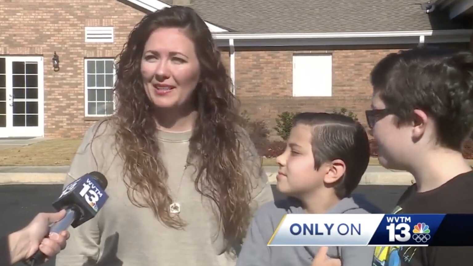 ‘angel In A Pickup Truck Mystery Stranger Stops To Save Choking