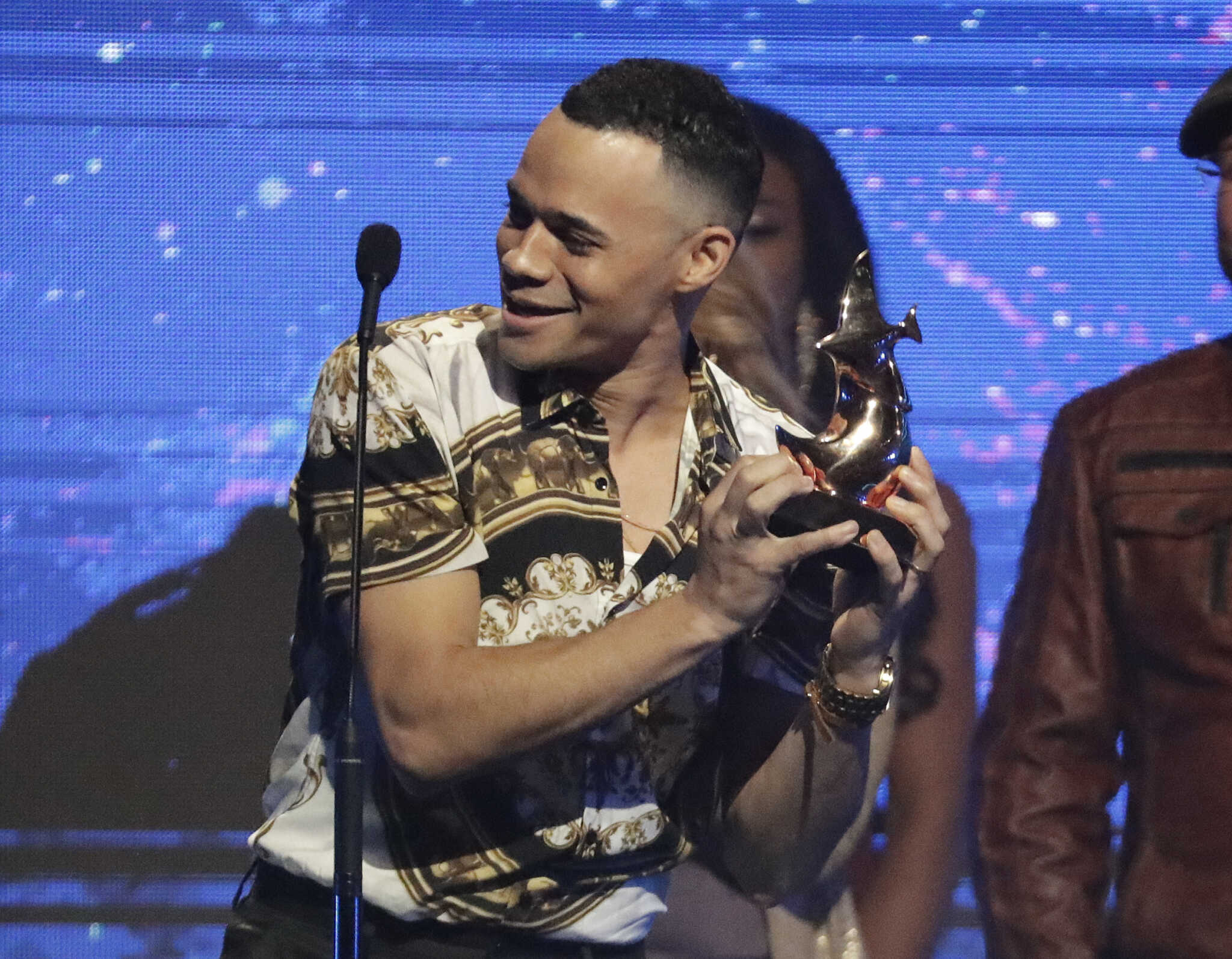 ‘I Just Fell in Love’: Singer Tauren Wells on Finding Christ, Lifting ...