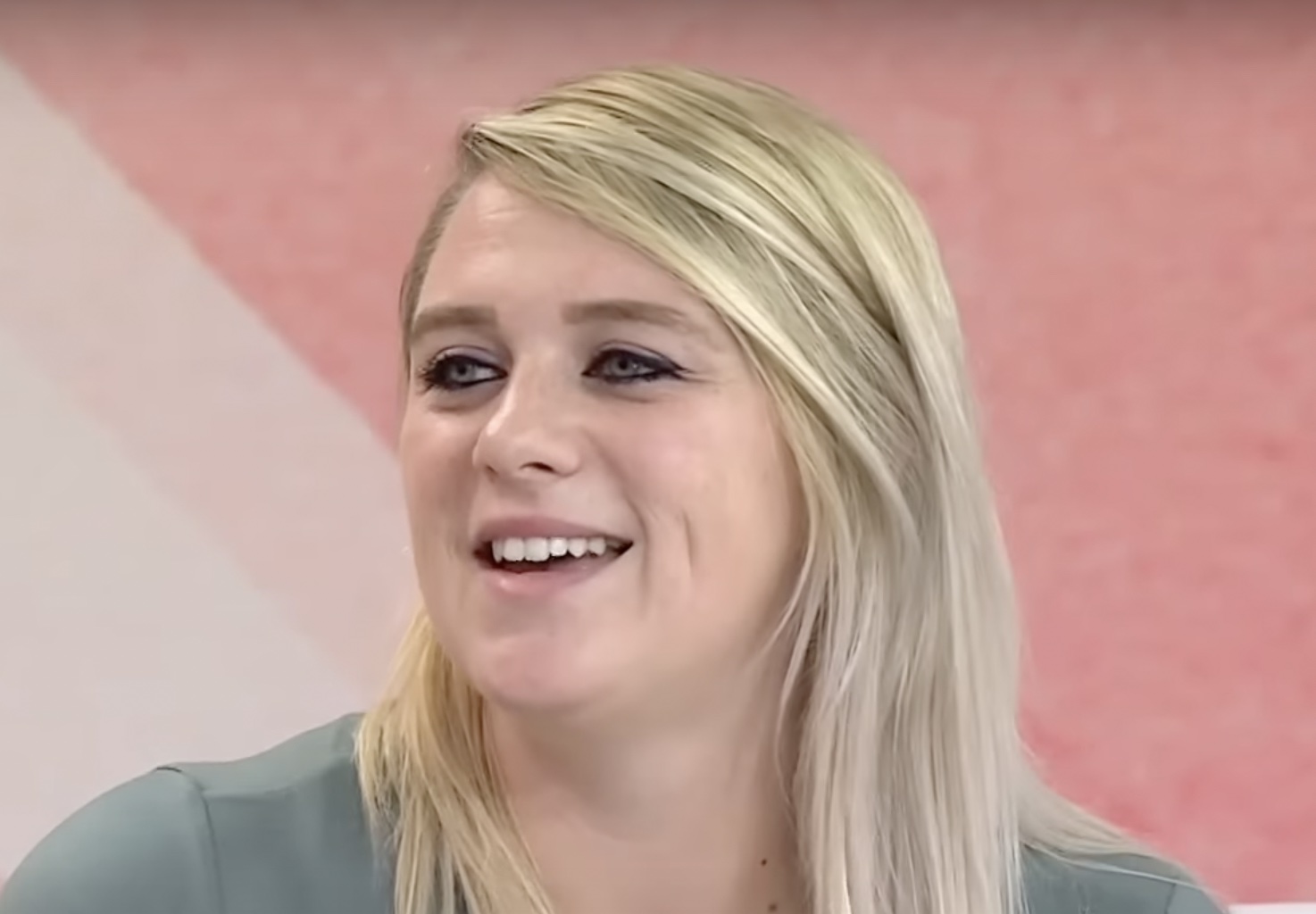 Nine-Months-Pregnant, Off-Duty Firefighter Helps Those Injured in Car ...