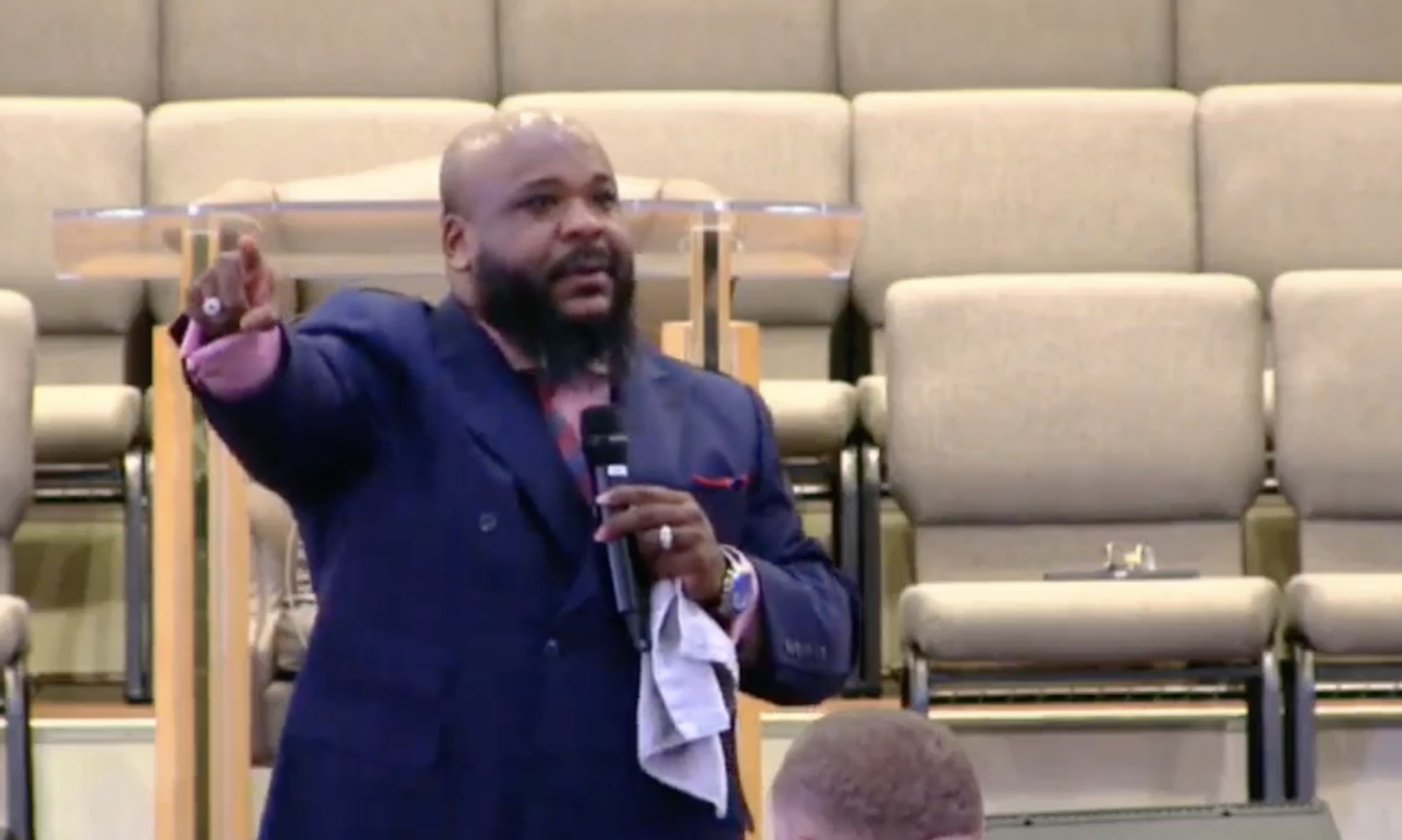 Police-Officer-Turned-Pastor Says His Prayer Stopped Church Robbers in ...
