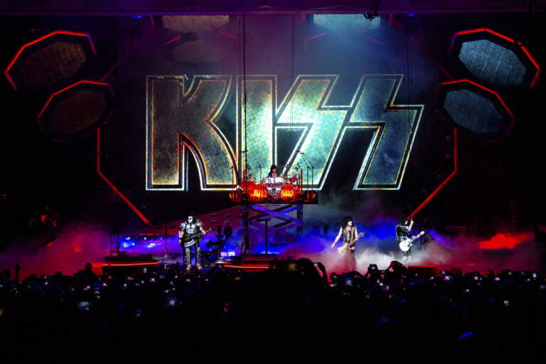 KISS Lead Singer Condemns ‘Dangerous Fad’ of Gender Transitions for ... KISS Lead Singer Condemns ‘Dangerous Fad’ of Gender Transitions for ...
