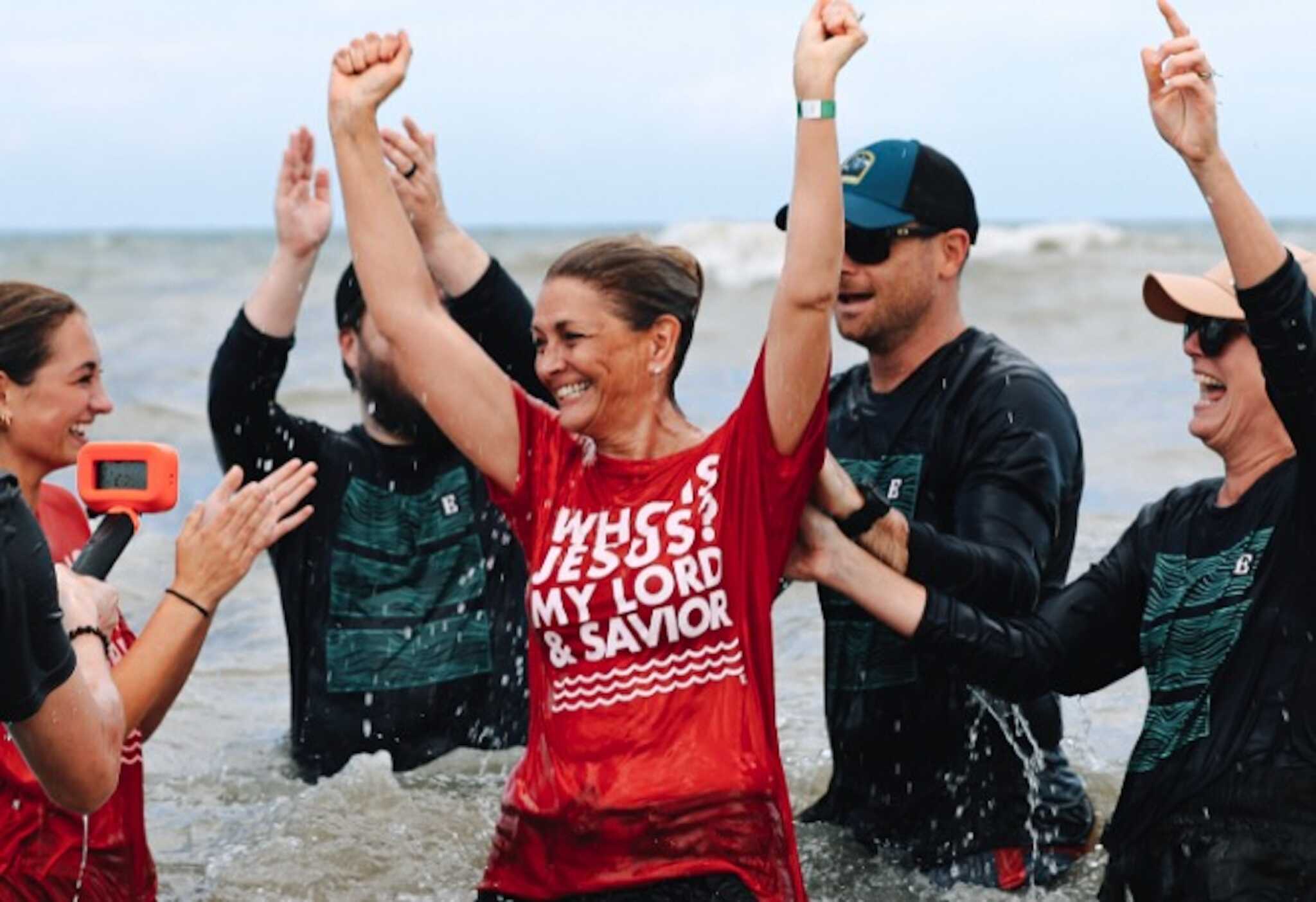 Pastor in Awe as 1,614 People Are Baptized on Beach: ‘God Saved a Lot ...