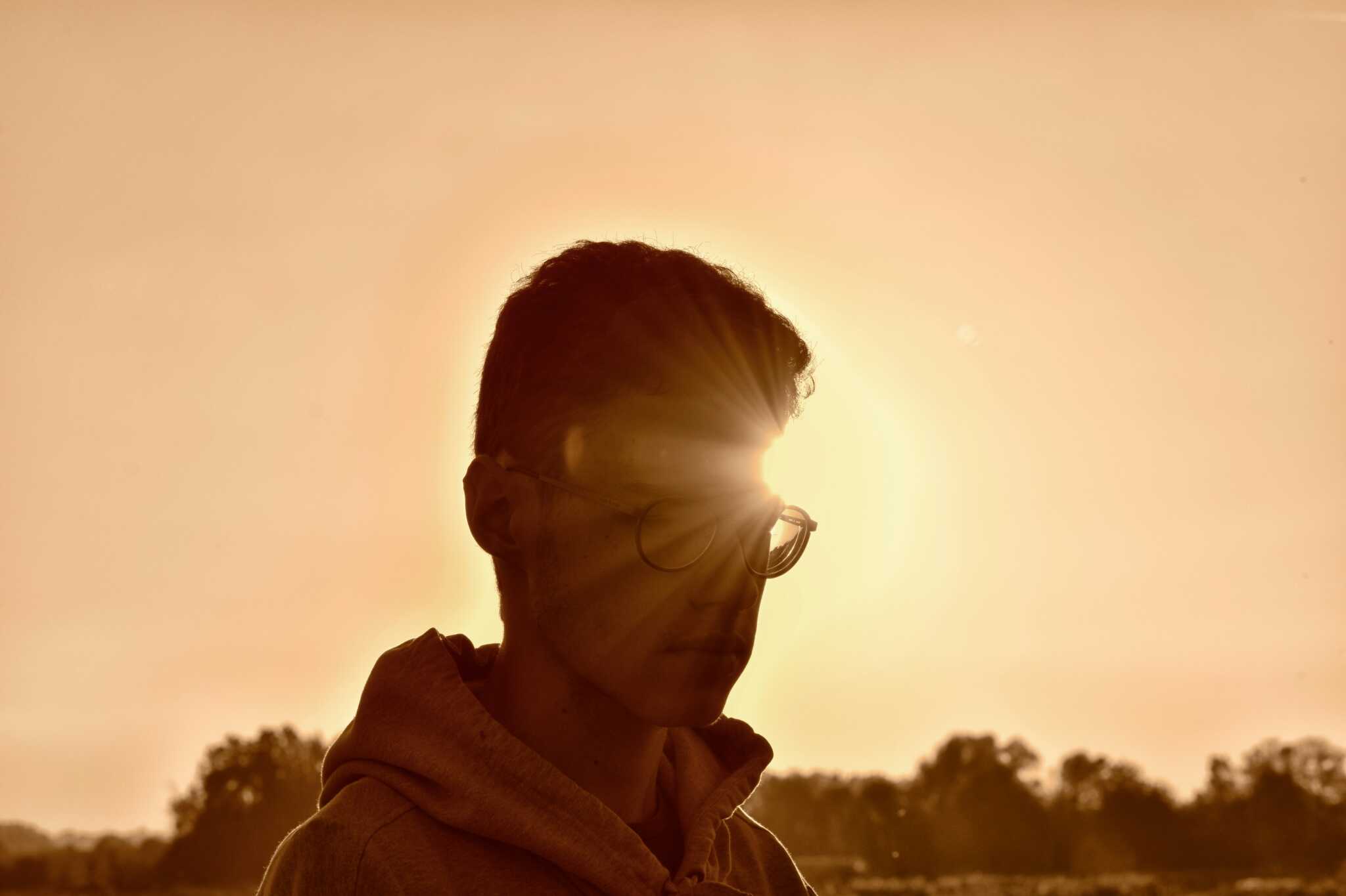 Humans Give Off Light That Extinguishes at Death, New Study Reveals ...